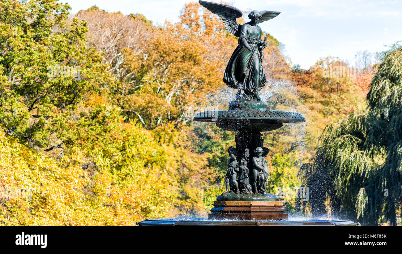Closeup of angel statue hi-res stock photography and images - Alamy