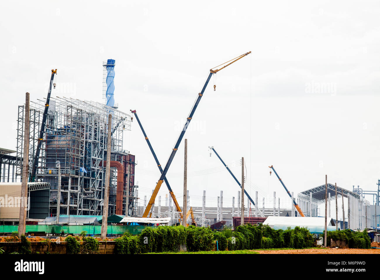 Construction of a new oil refinery; petrochemical plant with the help ...