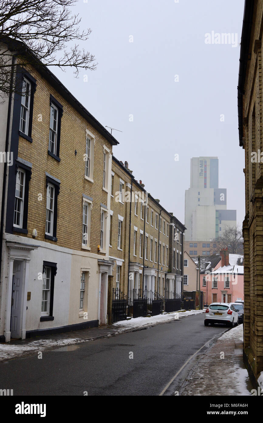 UK Weather: Cold, snowy and misty in Ipswich, Suffolk. Cranfield Mill ...