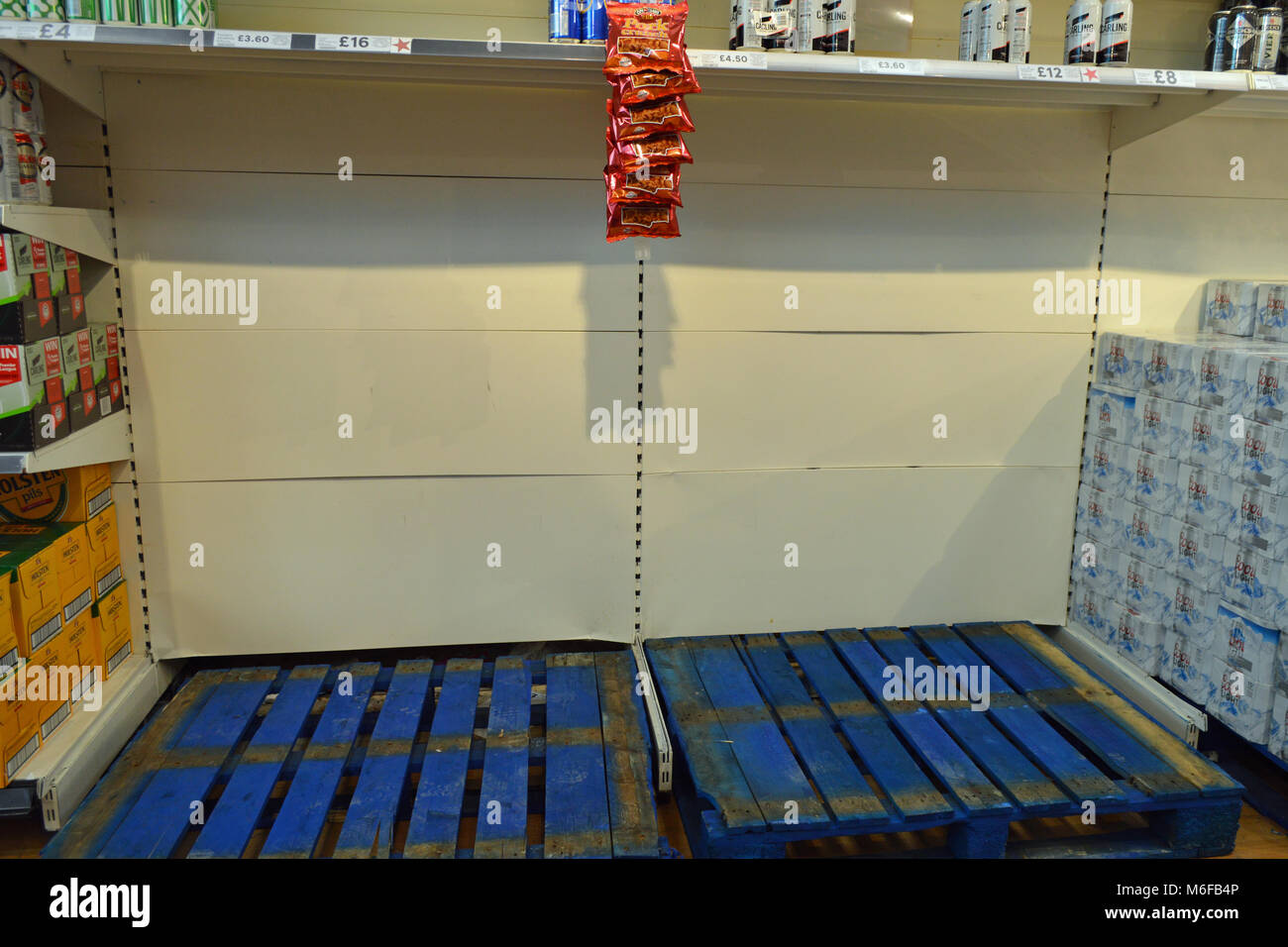 Food supply on racks High Resolution Stock Photography and Images - Alamy