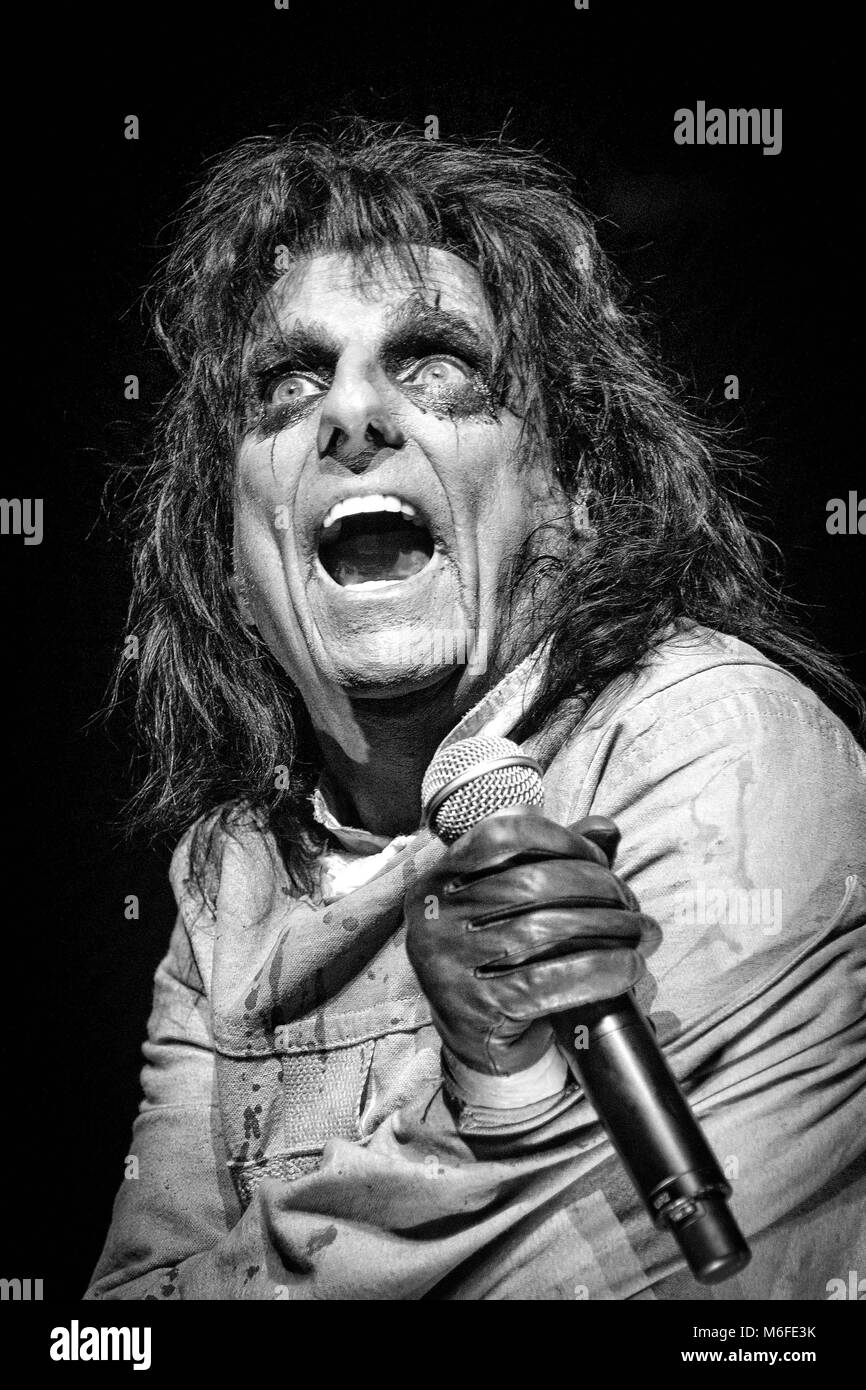 Alice cooper Black and White Stock Photos & Images - Alamy