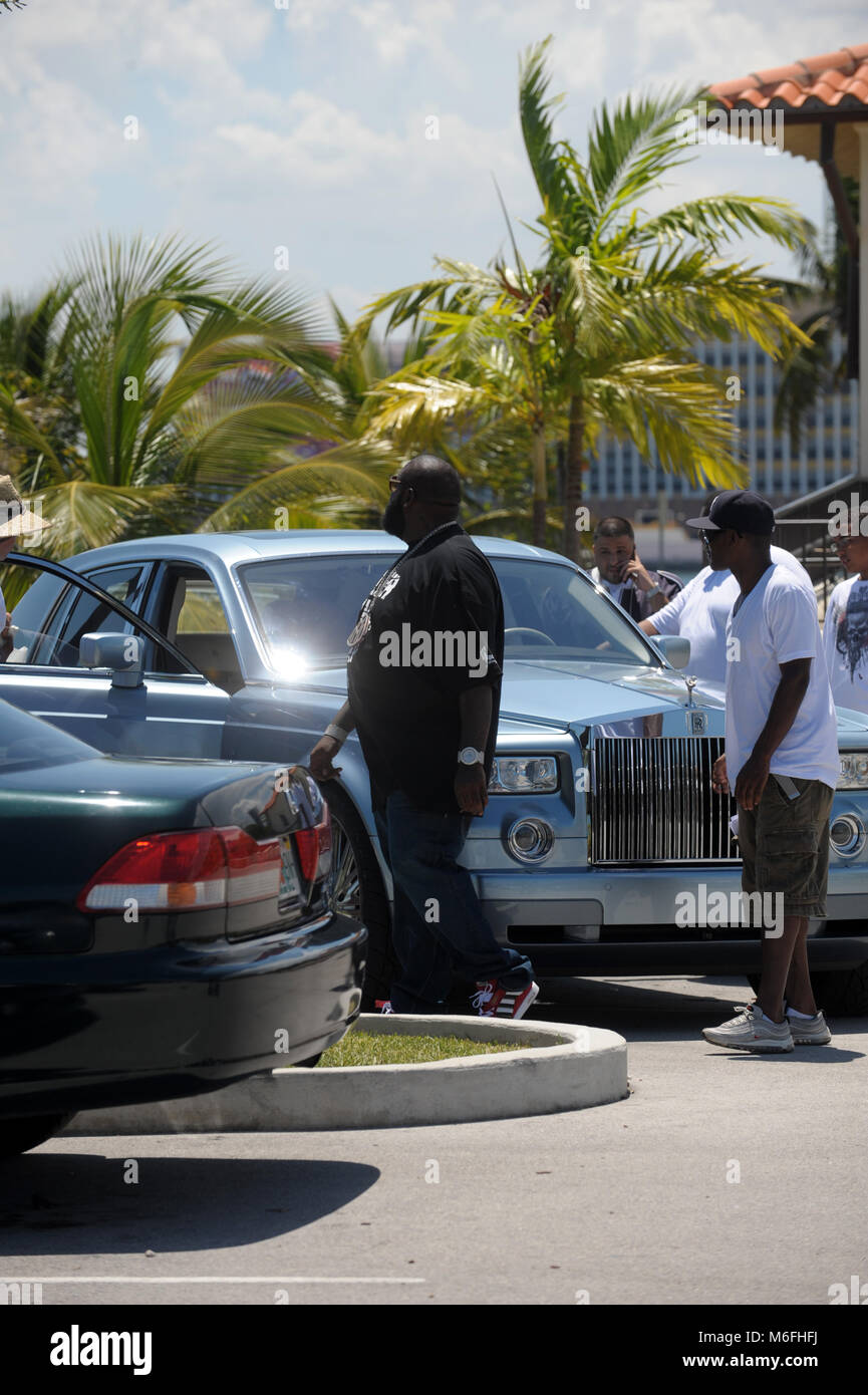 MIAMI BEACH - FL - AUGUST 01: (EXCLUSIVE COVERAGE) Recording artist Ace ...