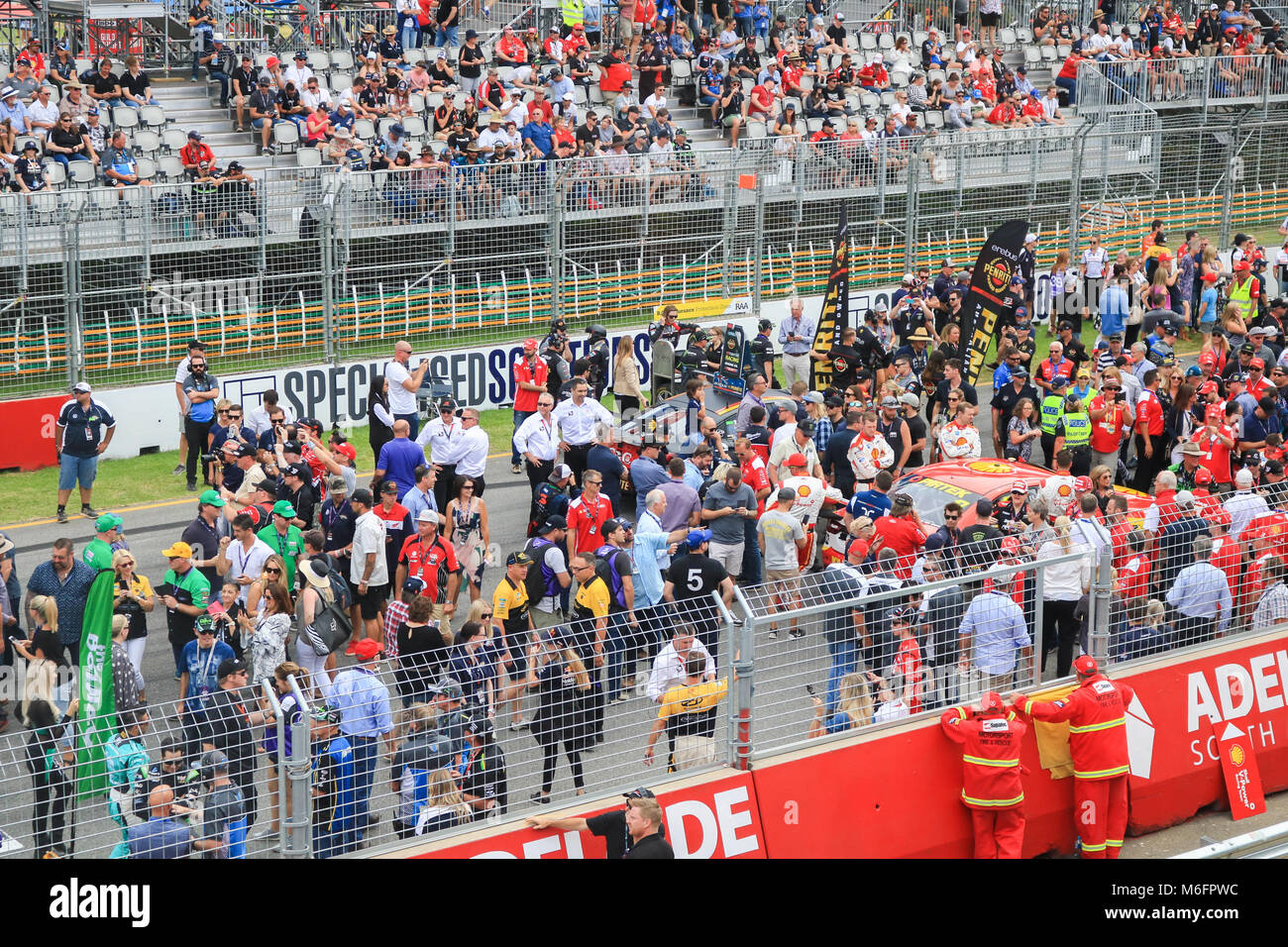 Adelaide Australia. 4th March 2018. Crowds gather on the race circuit ...