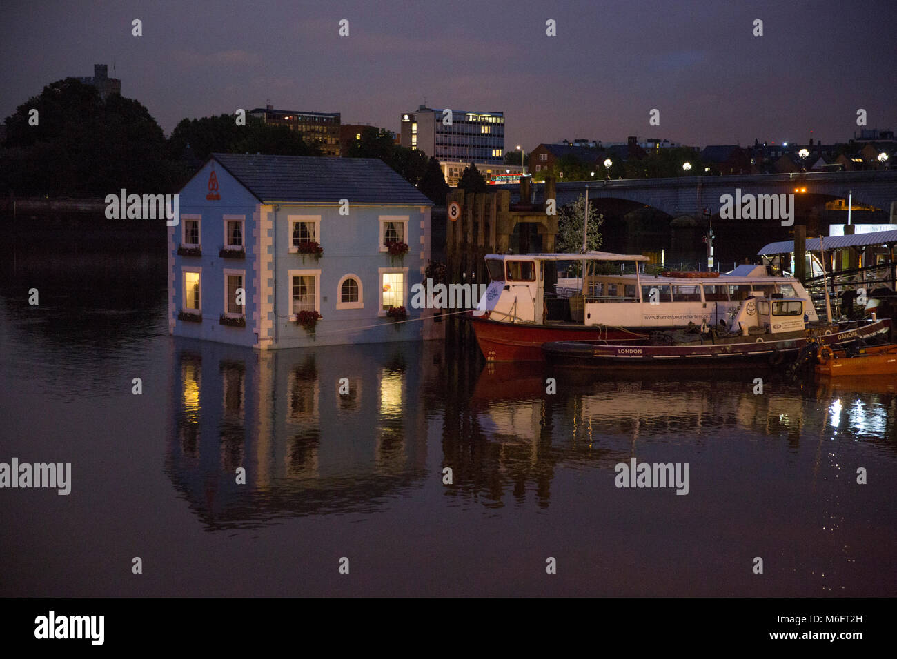 Floating house moored at Putney Pier, London Stock Photo - Alamy