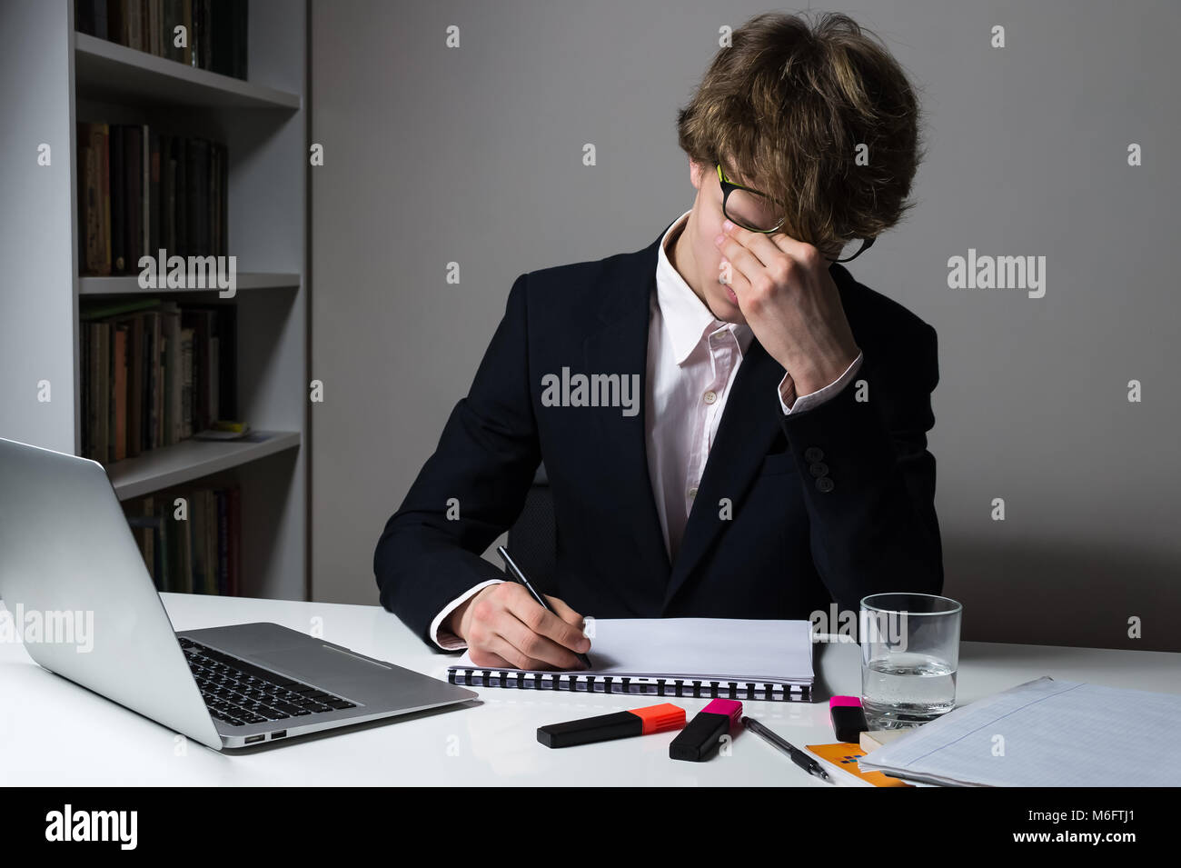 Employee desk late hi-res stock photography and images - Alamy