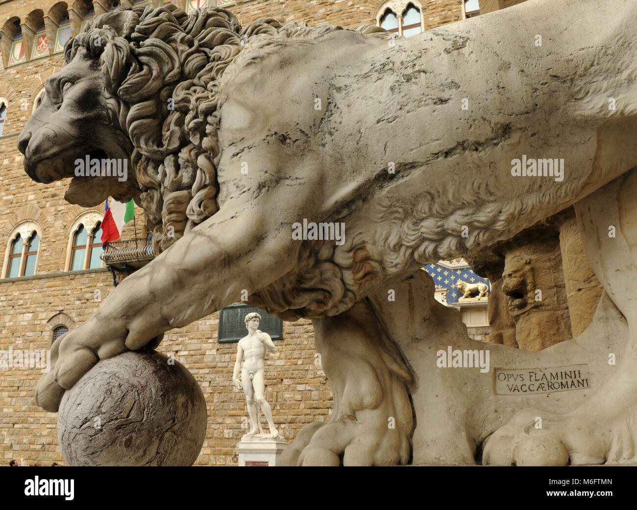Statue of a lion at the Loggia dei Lanzi in Piazza della Signoria and ...