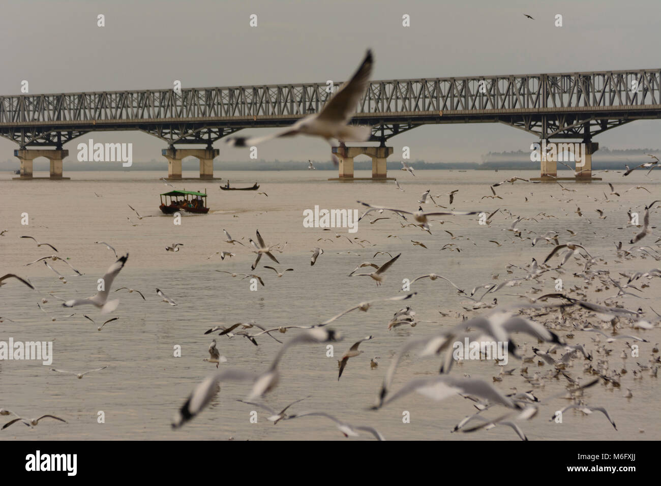 Mawlamyine (Mawlamyaing, Moulmein): Thanlwin Bridge, Thanlwin (Salween ...