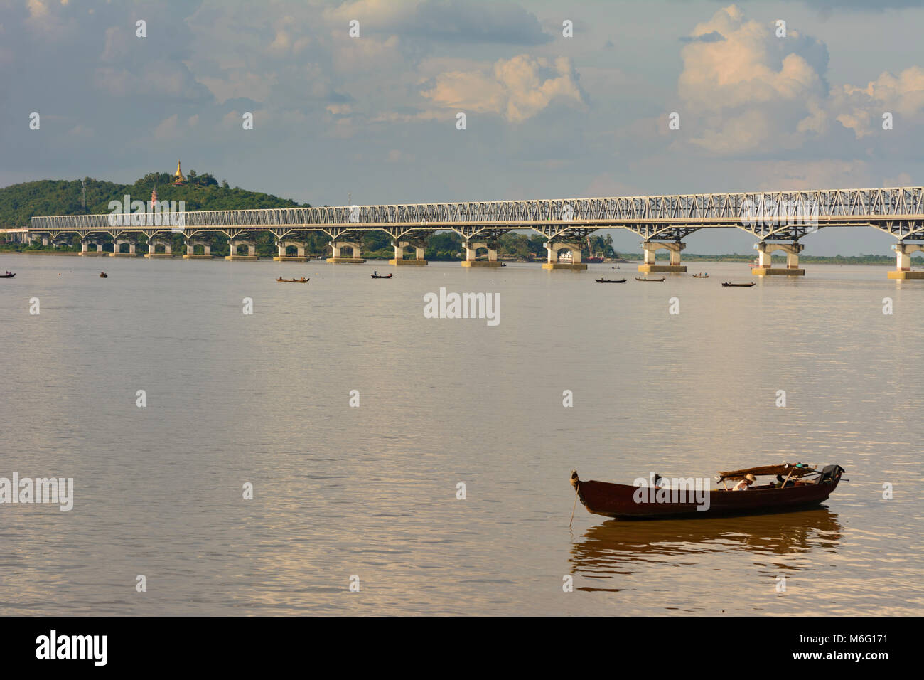 Mawlamyine (Mawlamyaing, Moulmein): Thanlwin Bridge, Thanlwin (Salween ...