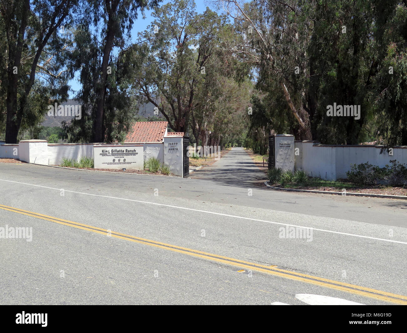 Drive into King Gillette Ranch. As you turn onto Mulholland Highway ...