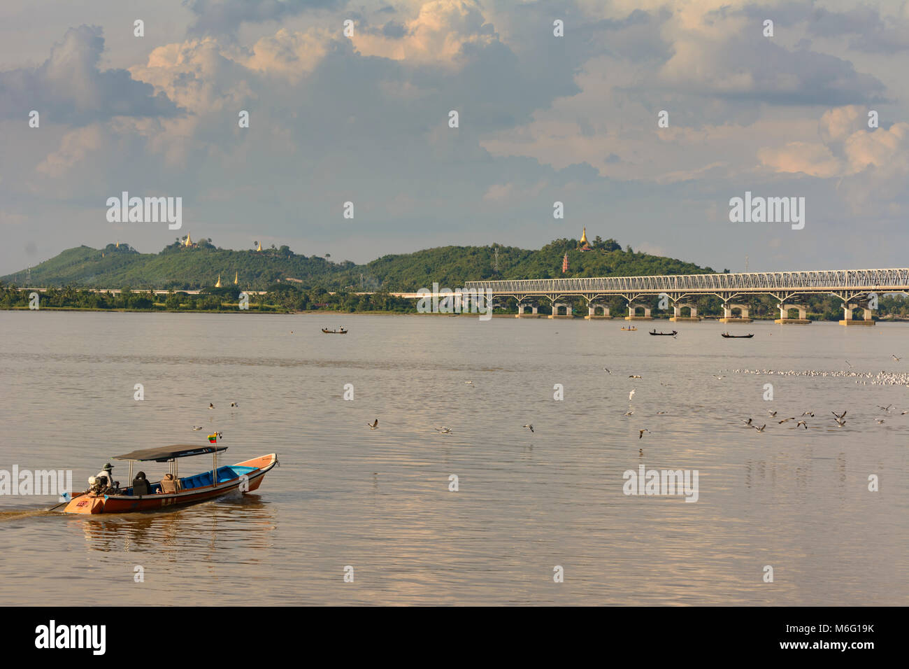 Mawlamyine (Mawlamyaing, Moulmein): Thanlwin Bridge, Thanlwin (Salween ...