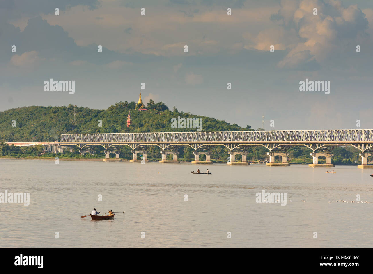 Mawlamyine (Mawlamyaing, Moulmein): Thanlwin Bridge, Thanlwin (Salween ...