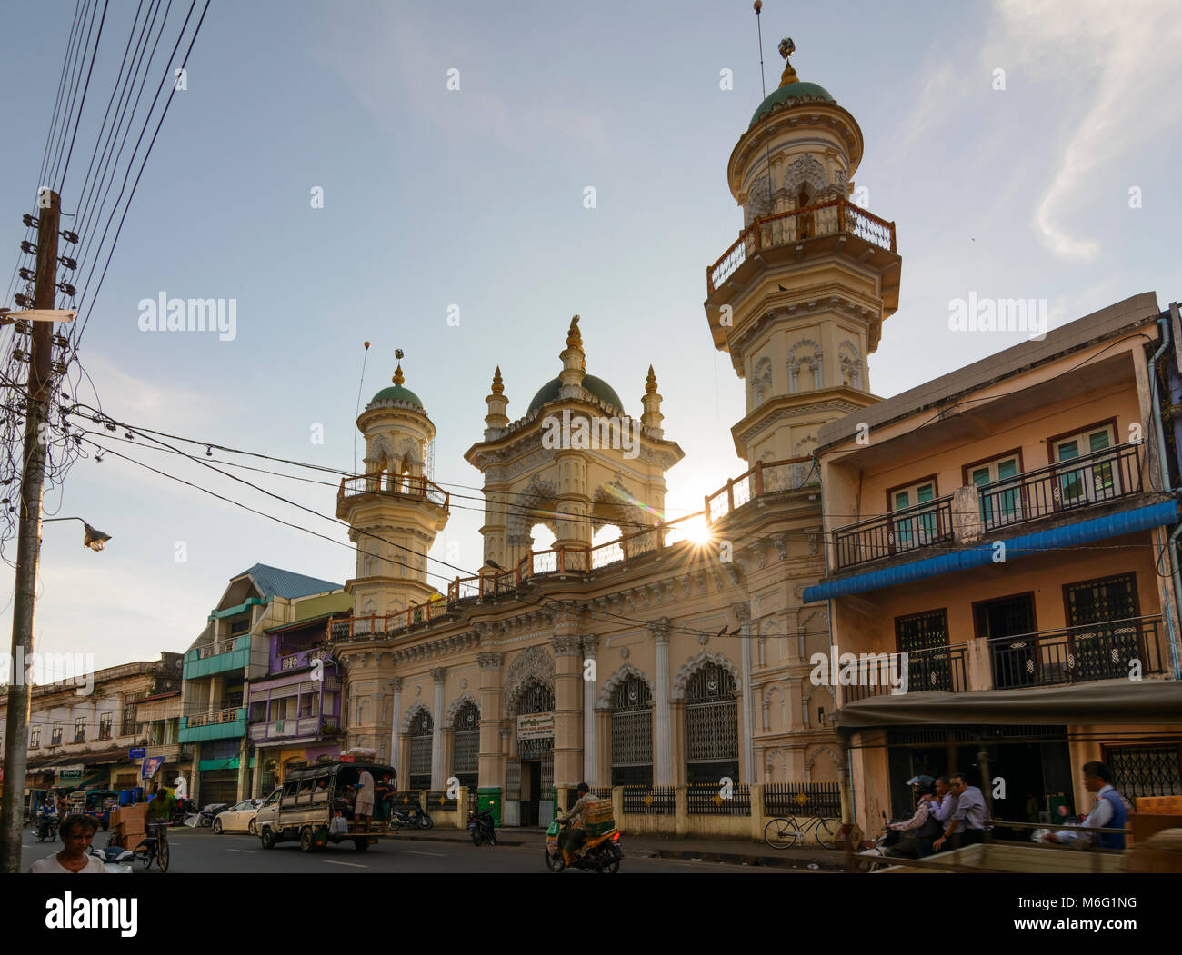 Sunni masjid hi-res stock photography and images - Alamy