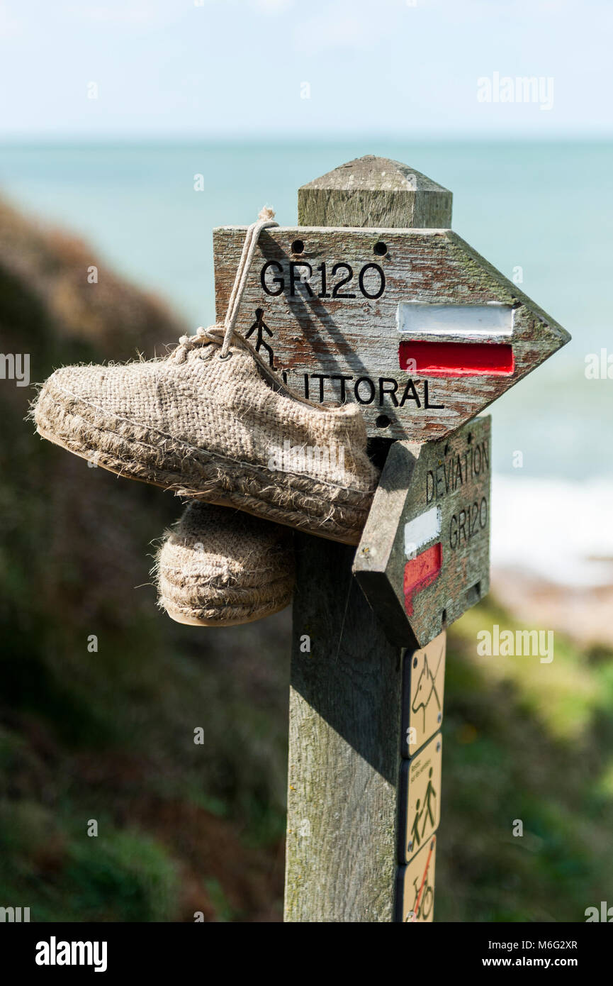 Signpost of GR footpath track Stock Photo - Alamy