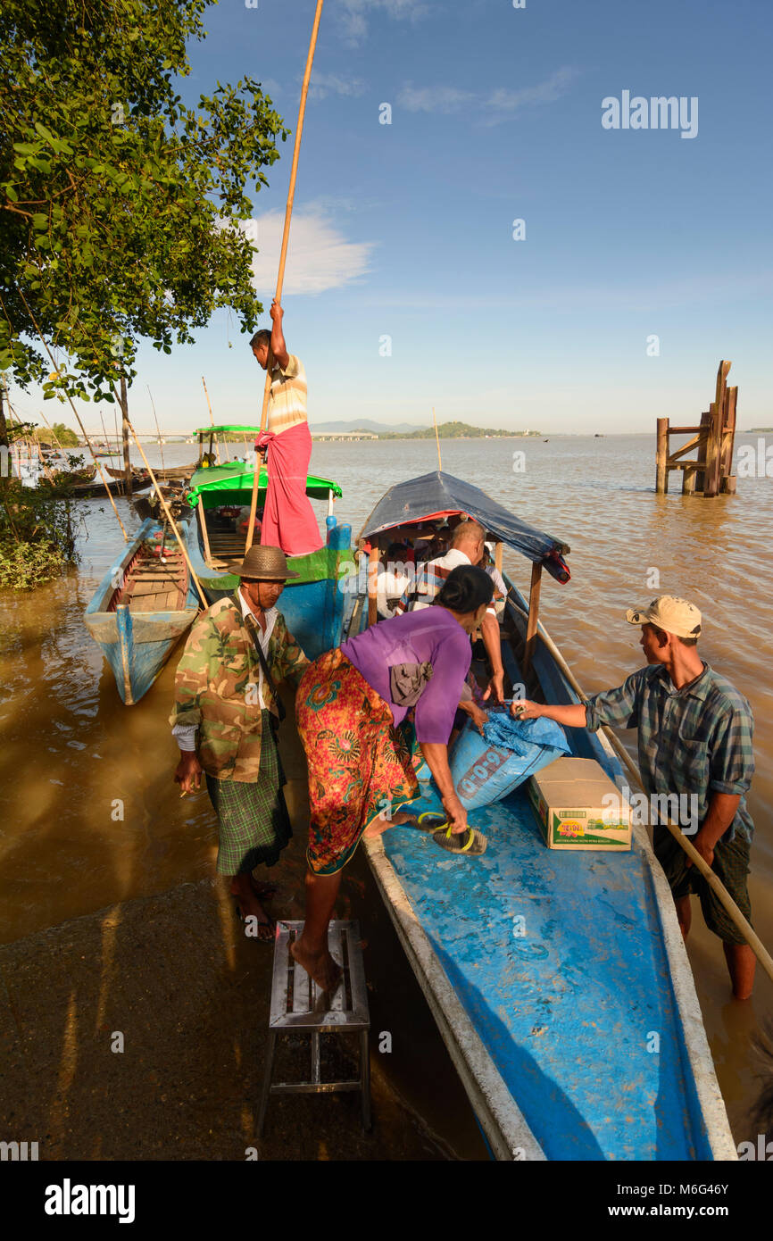 Mawlamyine (Mawlamyaing, Moulmein): people enter ferry boat, Thanlwin ...