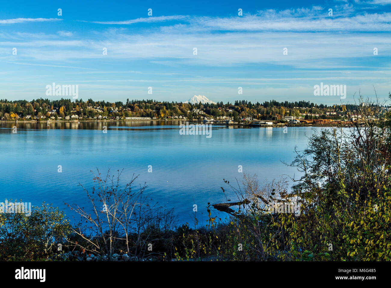 Olympia waterfront with Mt. Rainier in the background Stock Photo - Alamy