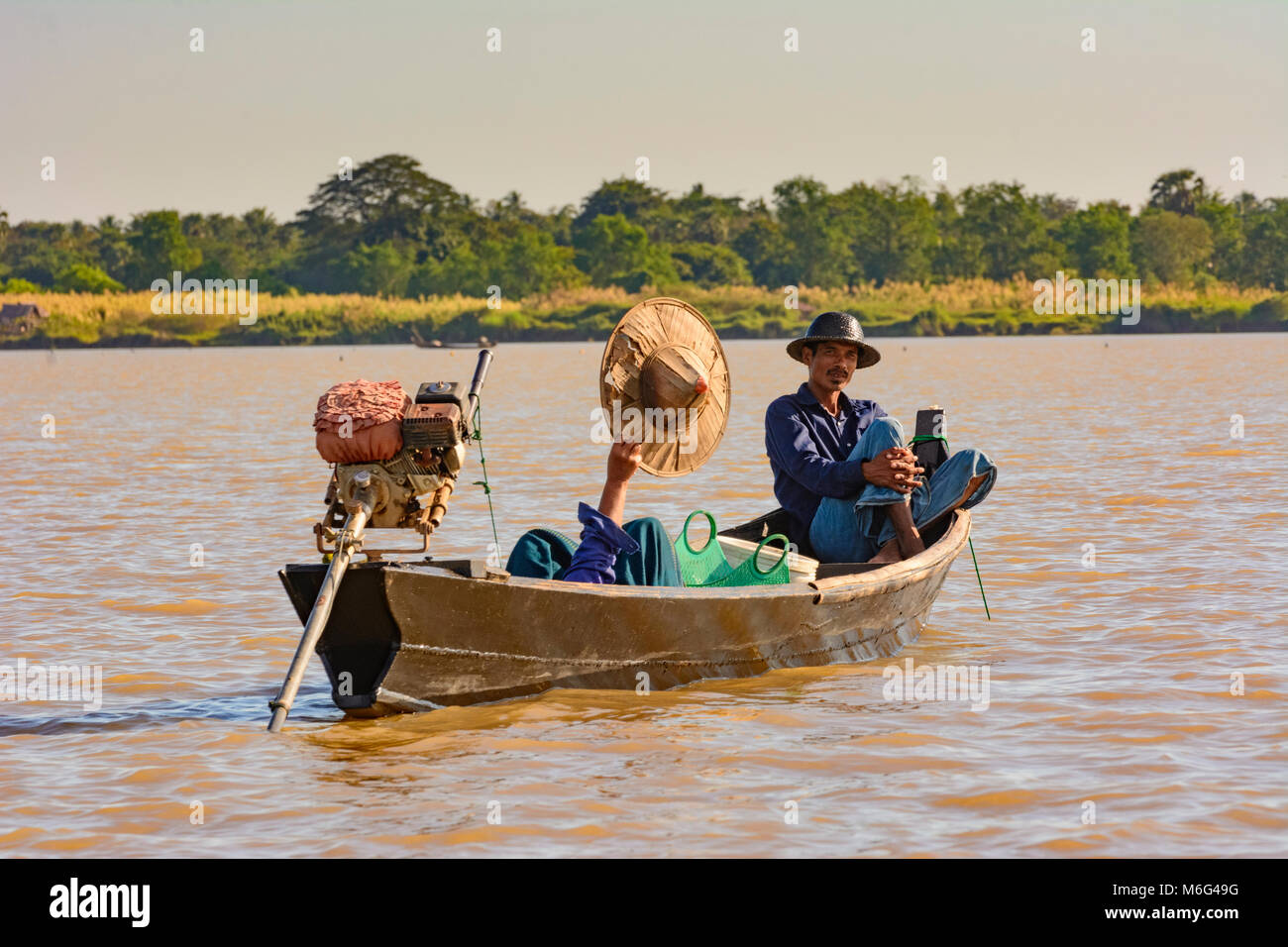 Mawlamyine (Mawlamyaing, Moulmein): fisher boat, Thanlwin (Salween ...