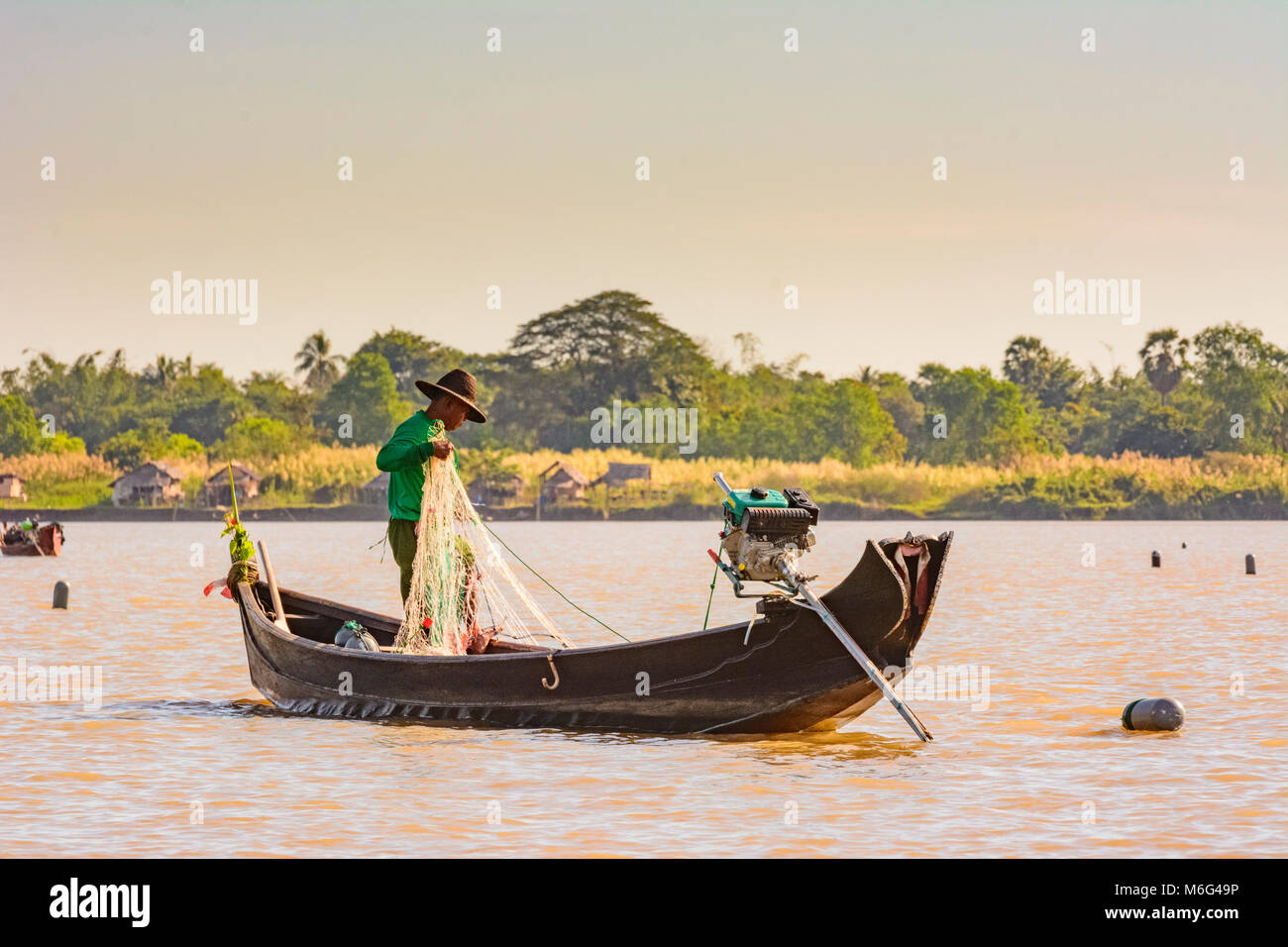 Mawlamyine (Mawlamyaing, Moulmein): fisher boat, Thanlwin (Salween ...