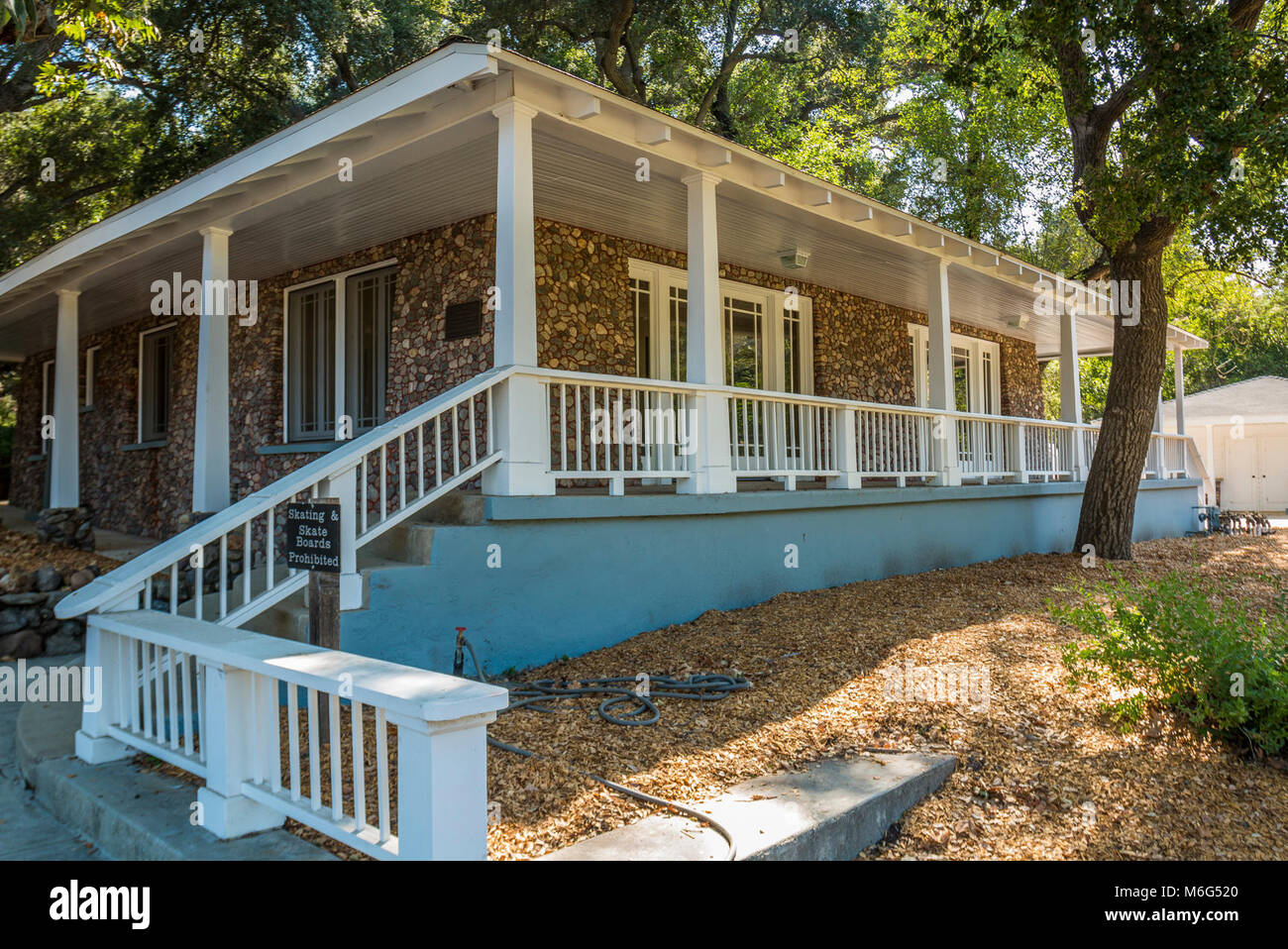 Peter strauss ranch hi-res stock photography and images - Alamy
