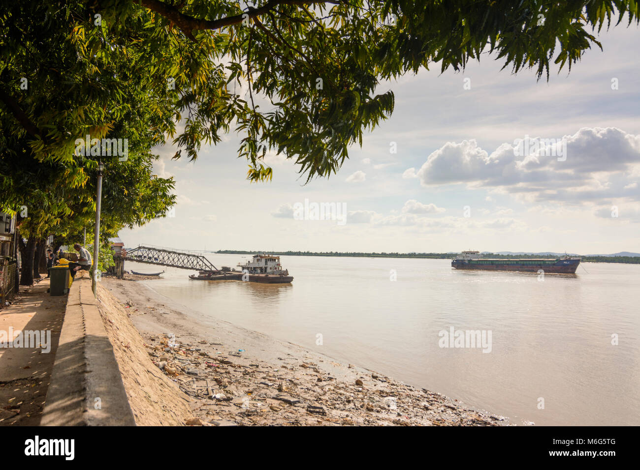 Mawlamyine (Mawlamyaing, Moulmein): riverfront at Thanlwin (Salween ...
