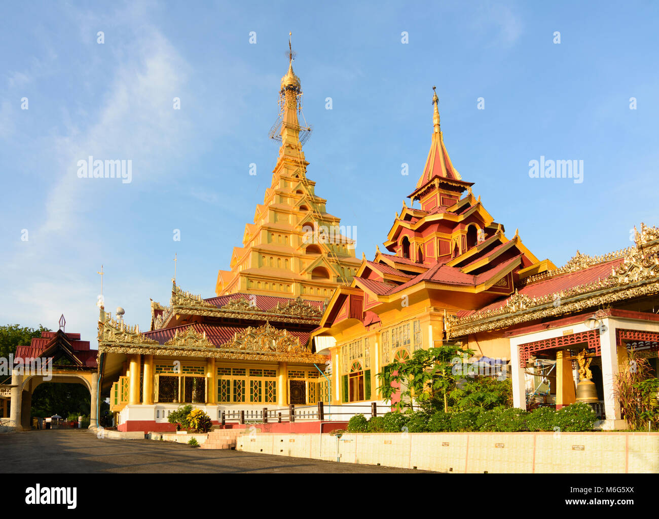 Mawlamyine (Mawlamyaing, Moulmein): Mahamuni (Bahaman) Paya temple ...