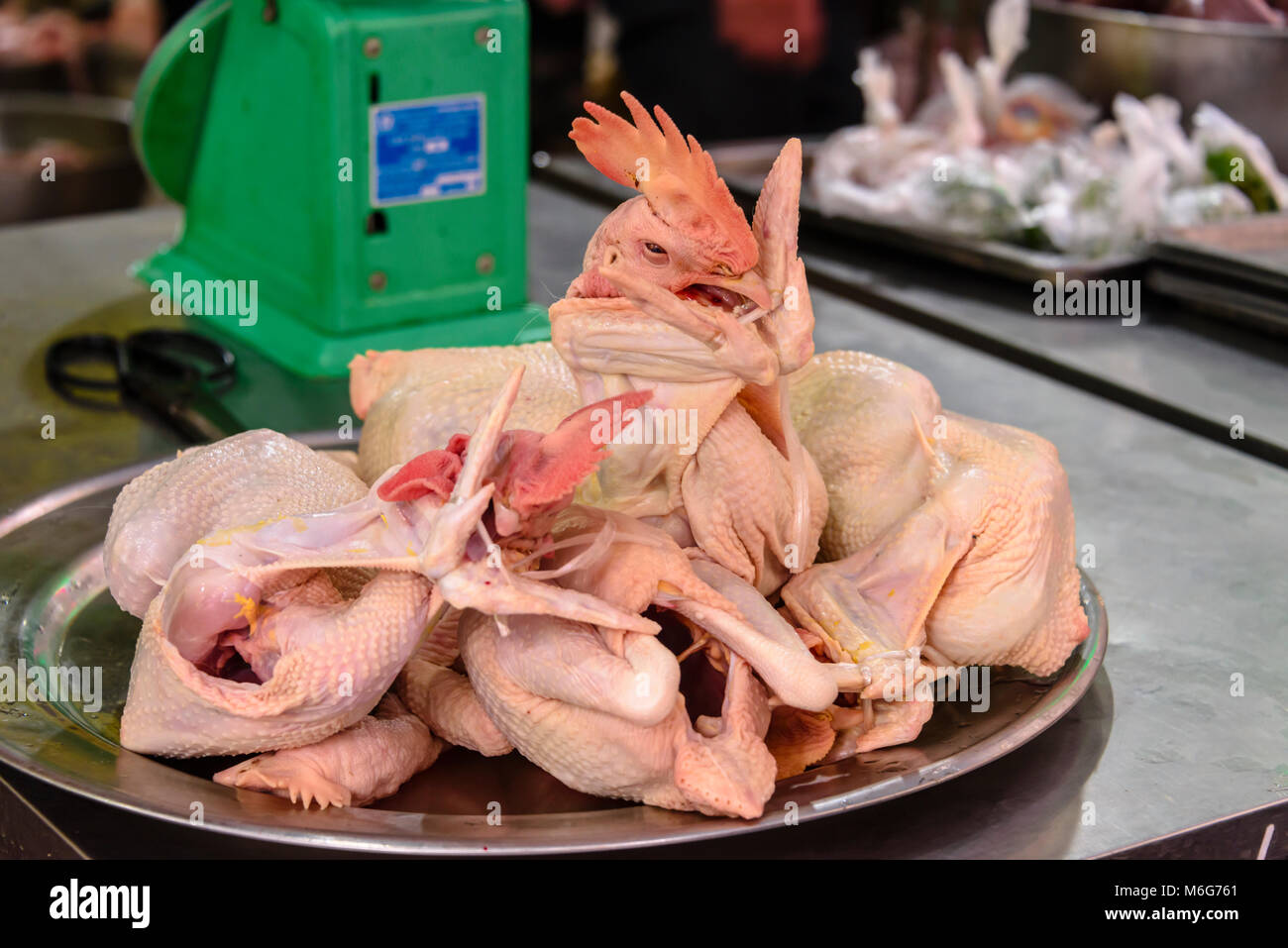 Dead chicken hi-res stock photography and images - Alamy