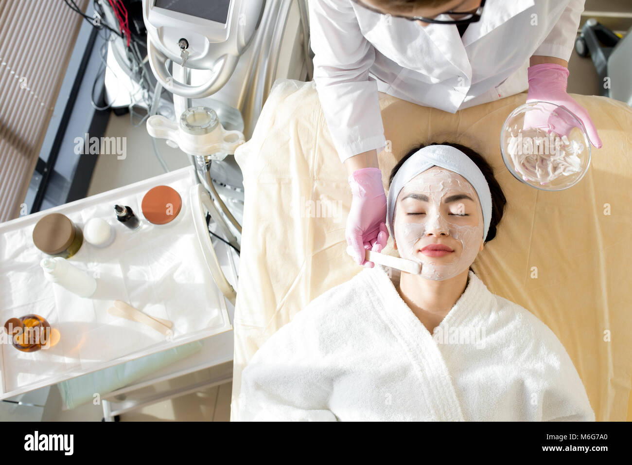 Beautiful woman spa salon hi-res stock photography and images - Alamy