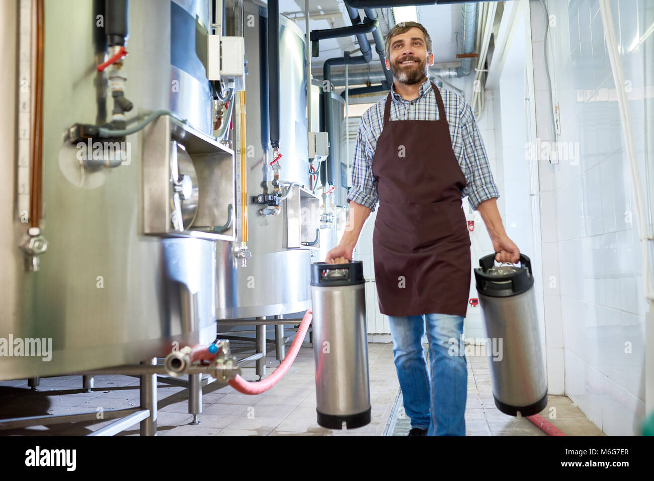 Worker beer hi-res stock photography and images - Alamy
