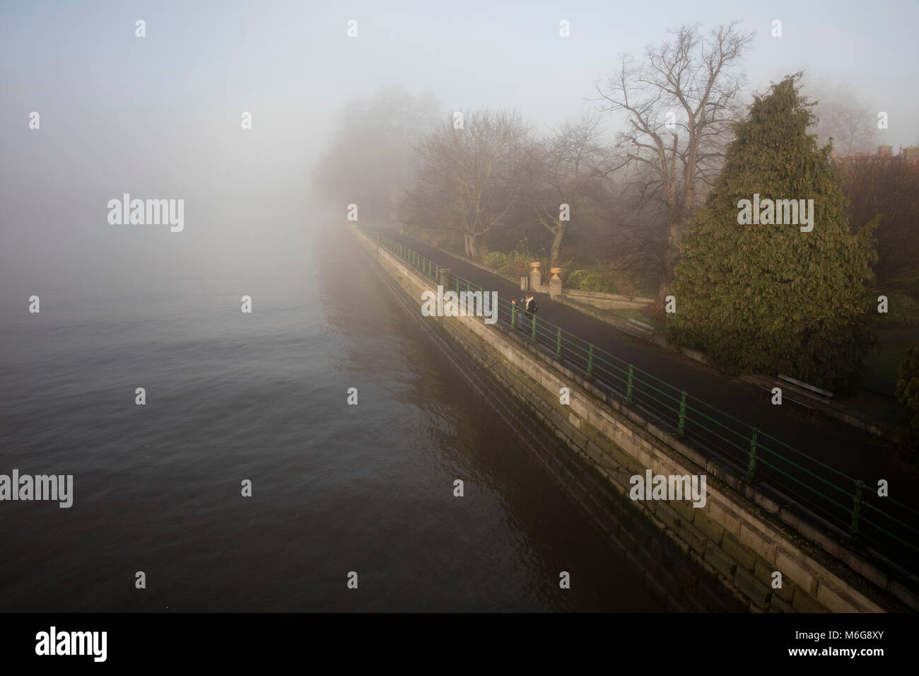 Putney embankment hi-res stock photography and images - Alamy