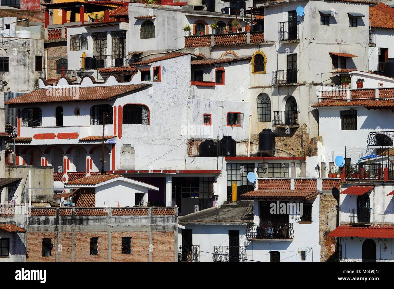 Details of white houses of Taxco de Alarcon, Mexico Stock Photo - Alamy