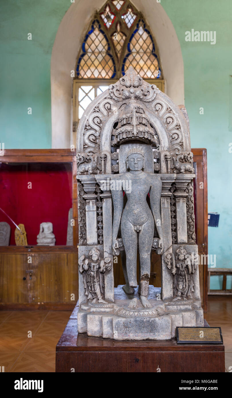 Tirthankara india sculpture hi-res stock photography and images - Alamy