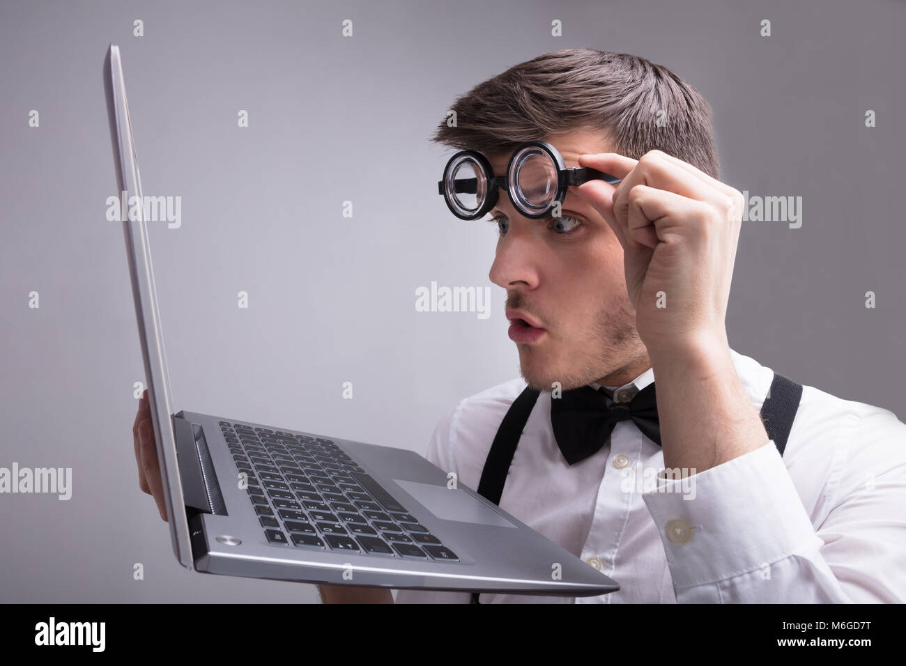 Man looking shocked computer hi-res stock photography and images - Alamy