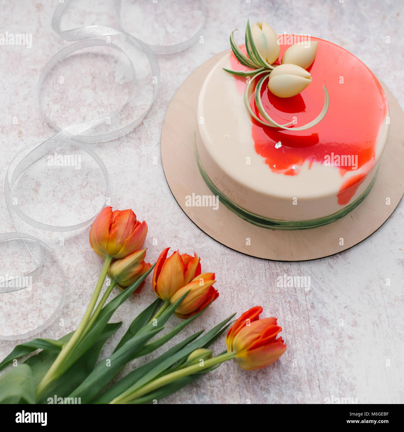 Red tulips happy birthday hi-res stock photography and images - Alamy