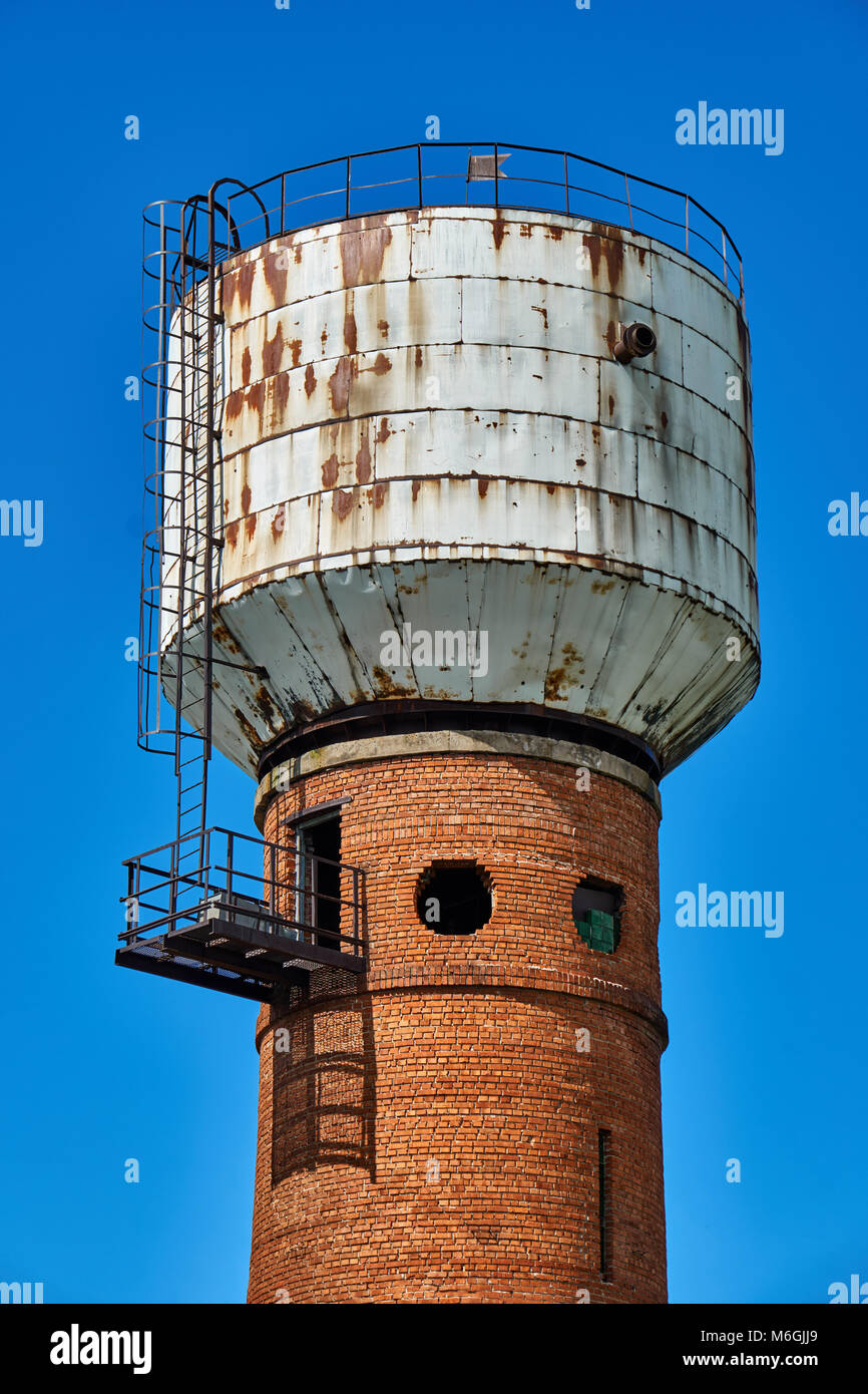 Metal water tower hi-res stock photography and images - Alamy