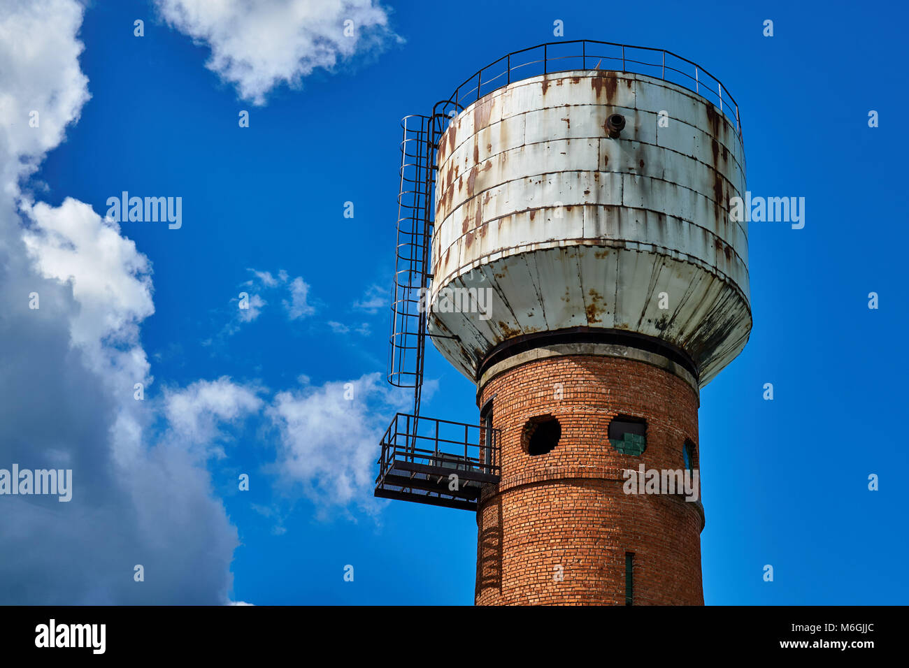 Metal water tower hi-res stock photography and images - Alamy