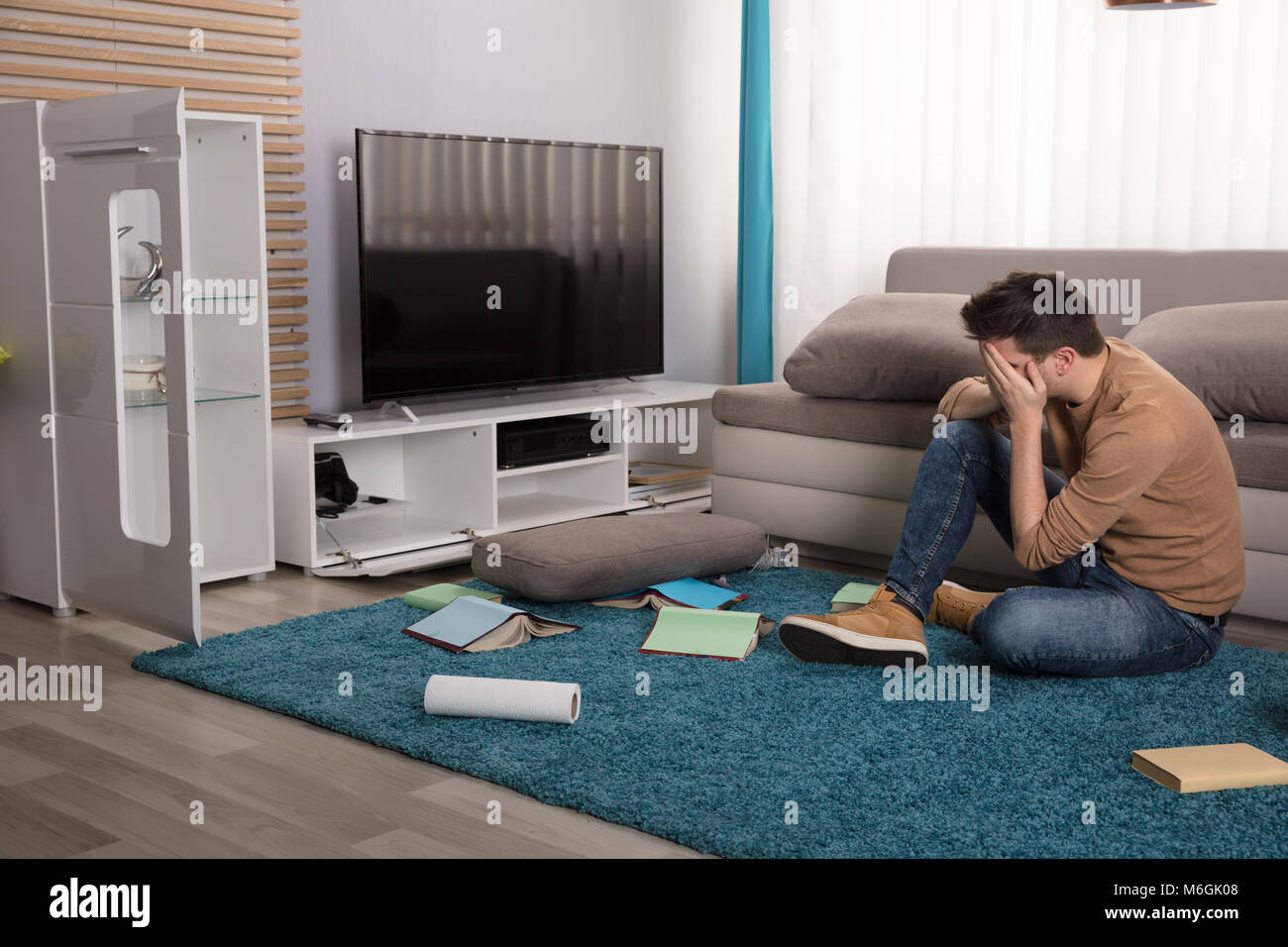 Mess man home hi-res stock photography and images - Alamy