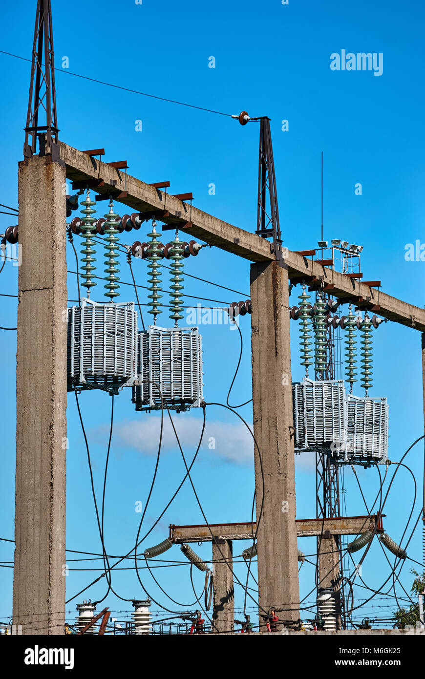 High frequency barrier on the power line round cage of cable against ...
