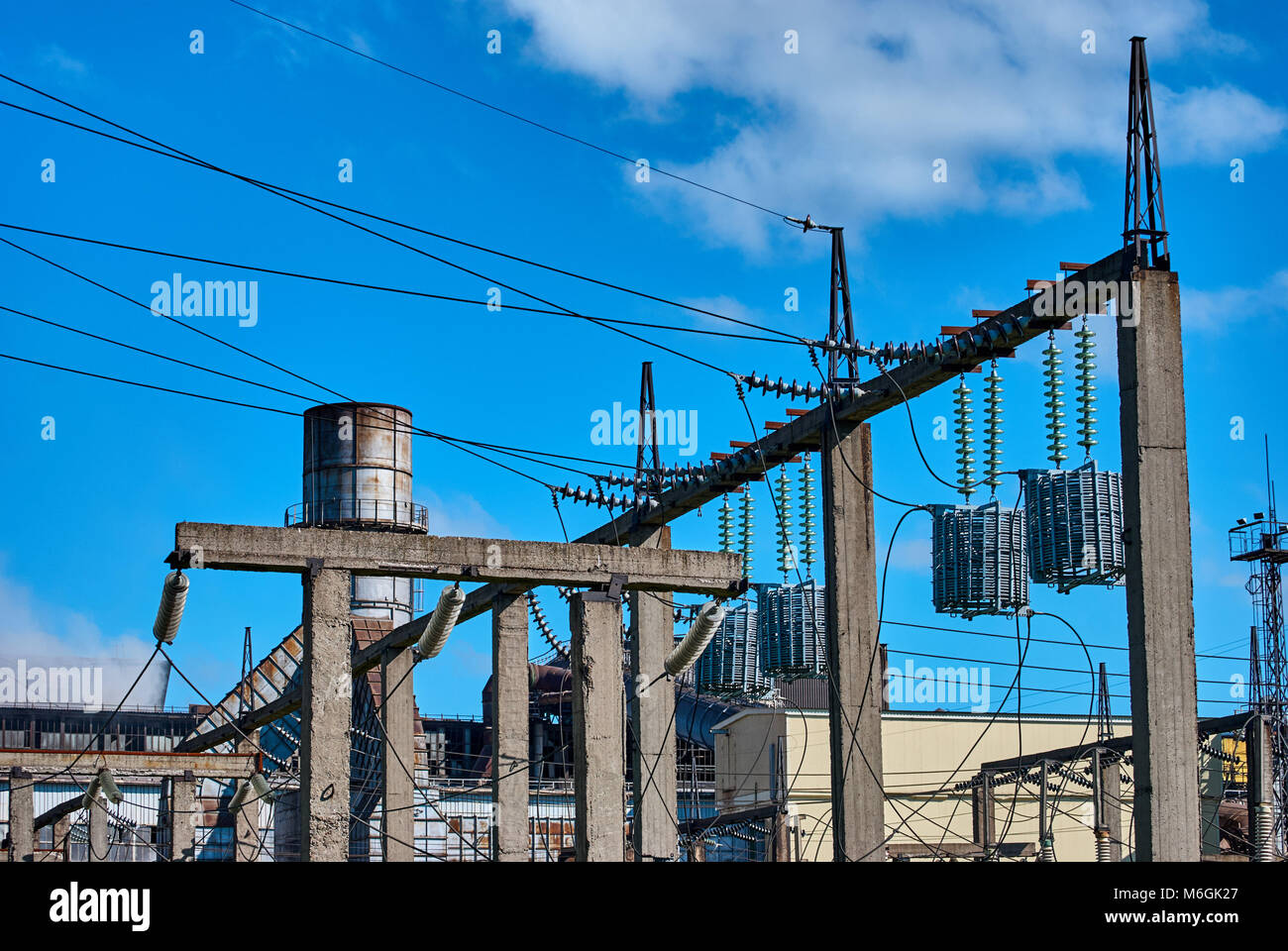 High frequency barrier on the power line round cage of cable against ...