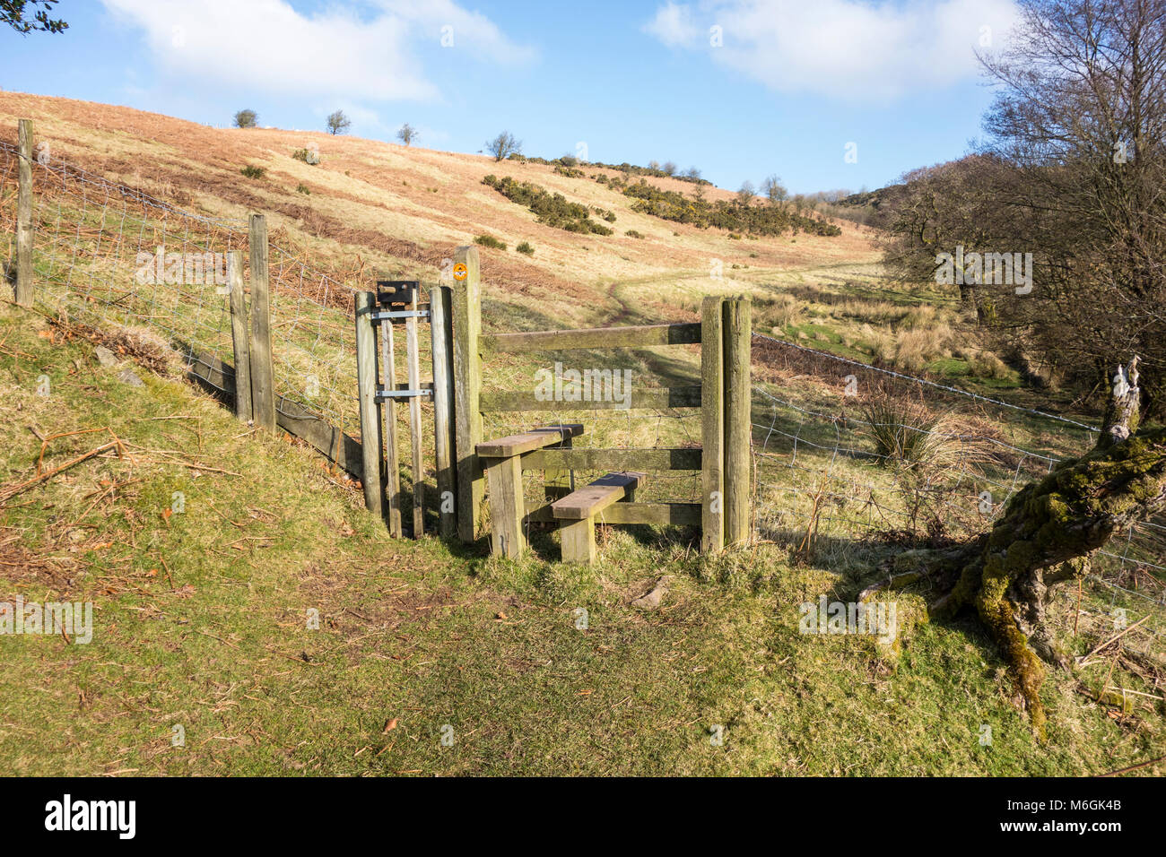 Uk walking path stile hi-res stock photography and images - Alamy