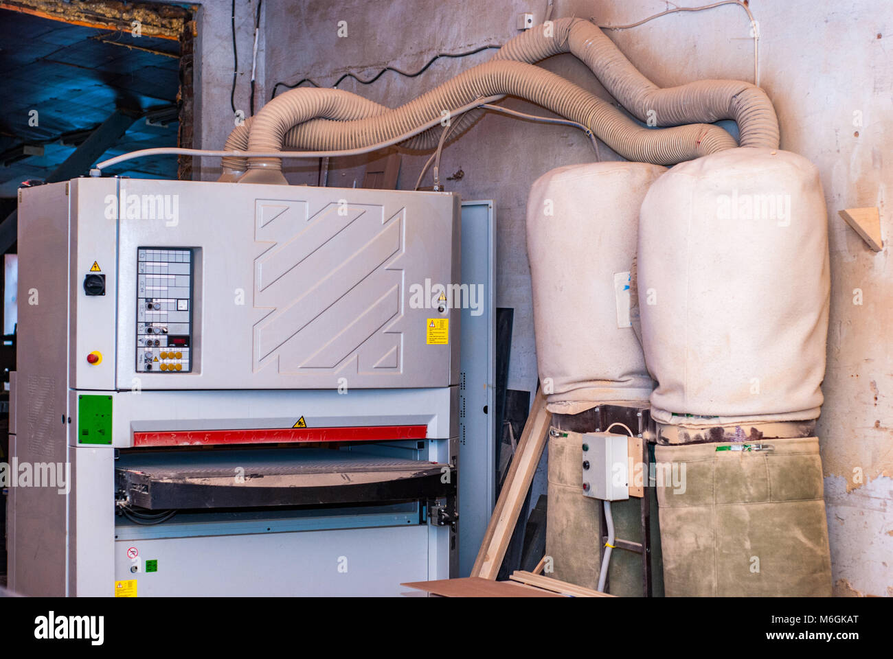 Dust extraction system in a woodworking shop with flexible hose ...