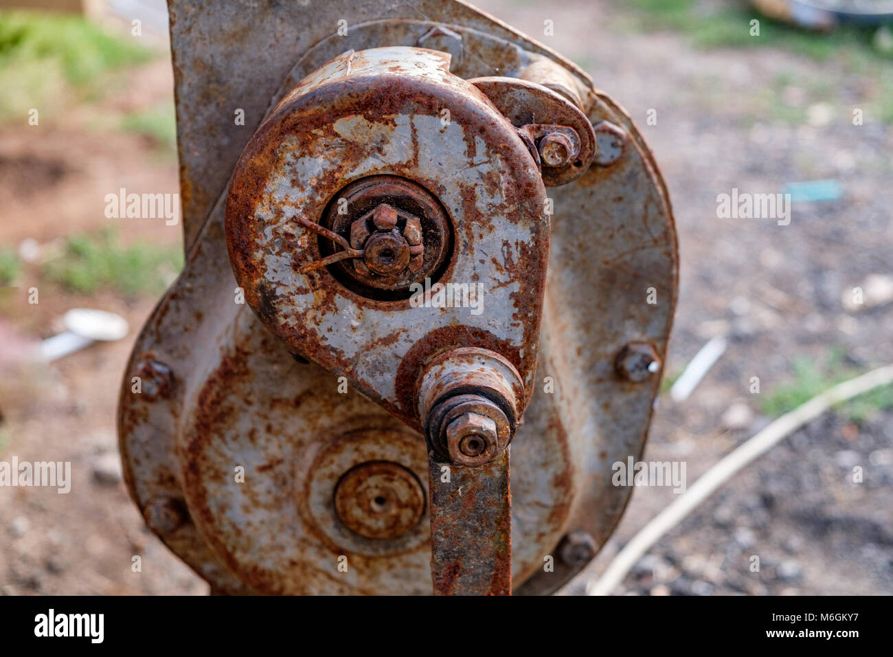 House lifting jack. Old rusty mechanical screw jack. Close-up Stock ...