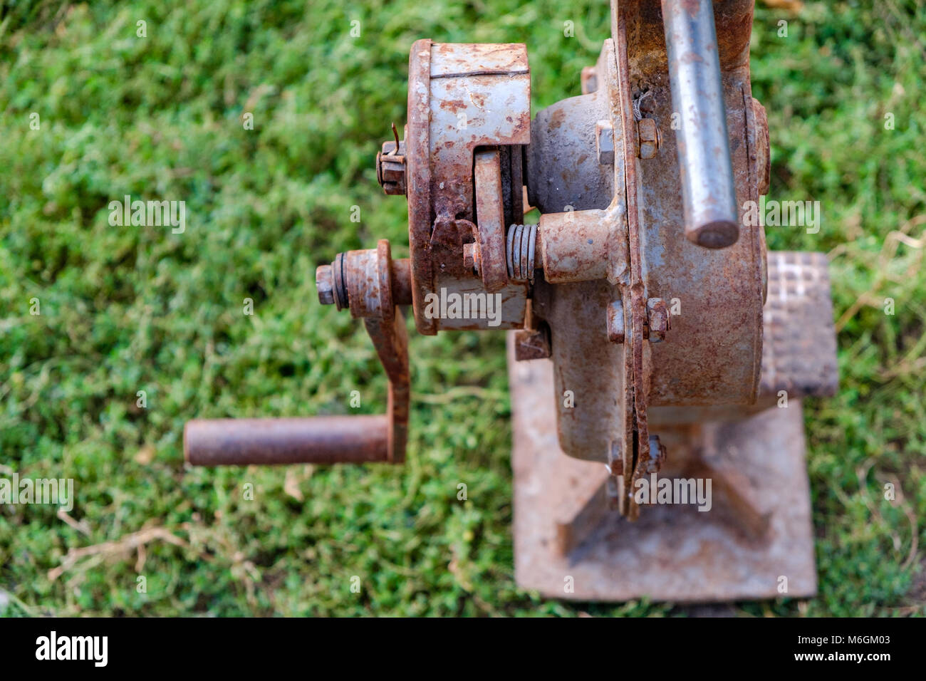 House lifting jack. Old rusty mechanical screw jack. Close-up Stock ...