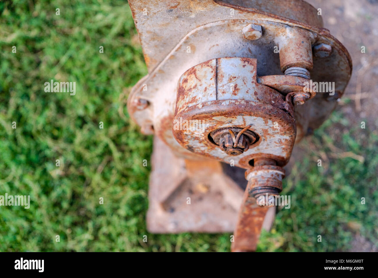 House lifting jack. Old rusty mechanical screw jack. Close-up Stock ...