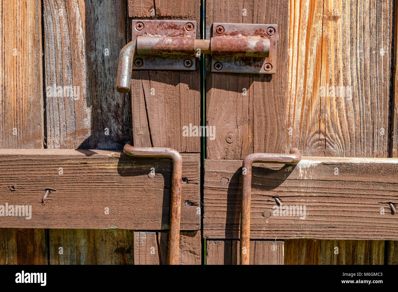 Metal latch on wooden gate in sunny day close view Stock Photo - Alamy