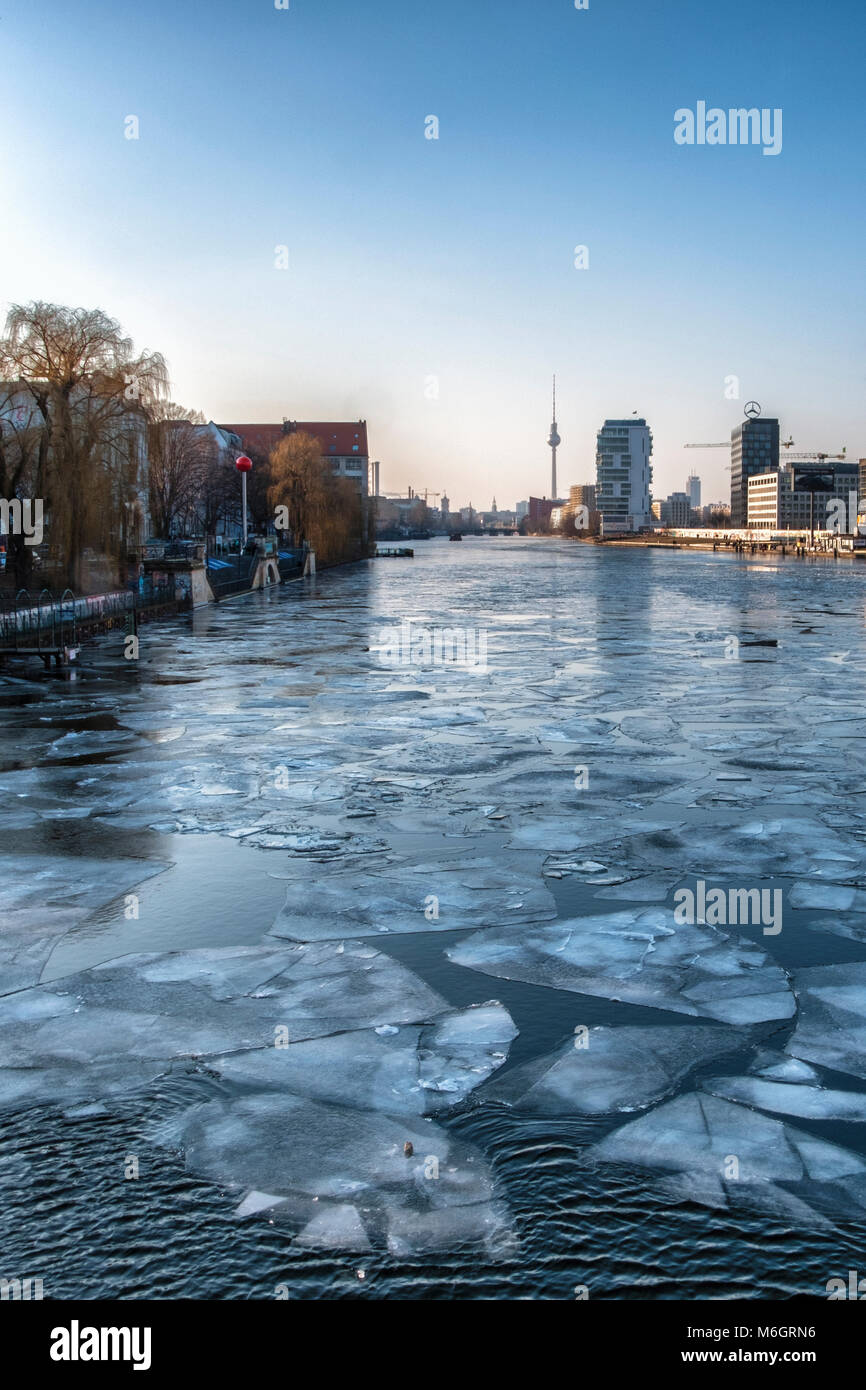 Germany ,Berlin, 3rd March 2018. The river Spree freezes as sub zero ...