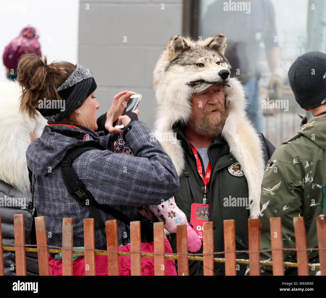 Anchorage, United States. 03rd Mar, 2018. Fan at the ceremonial start ...