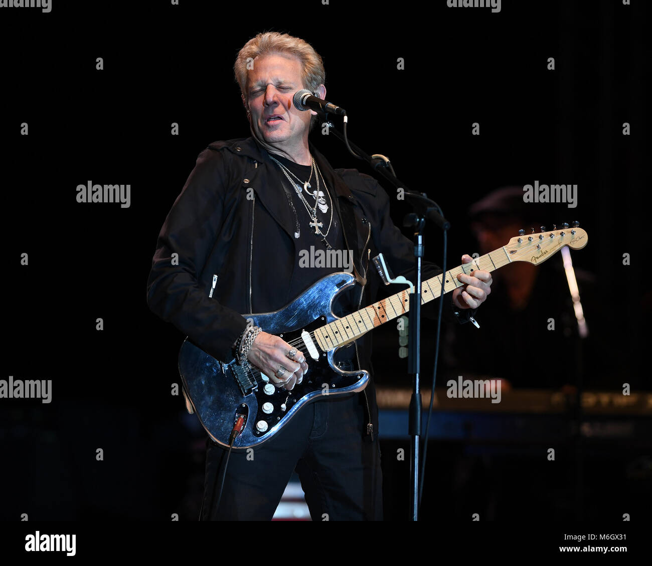 Don felder guitarist hi-res stock photography and images - Alamy
