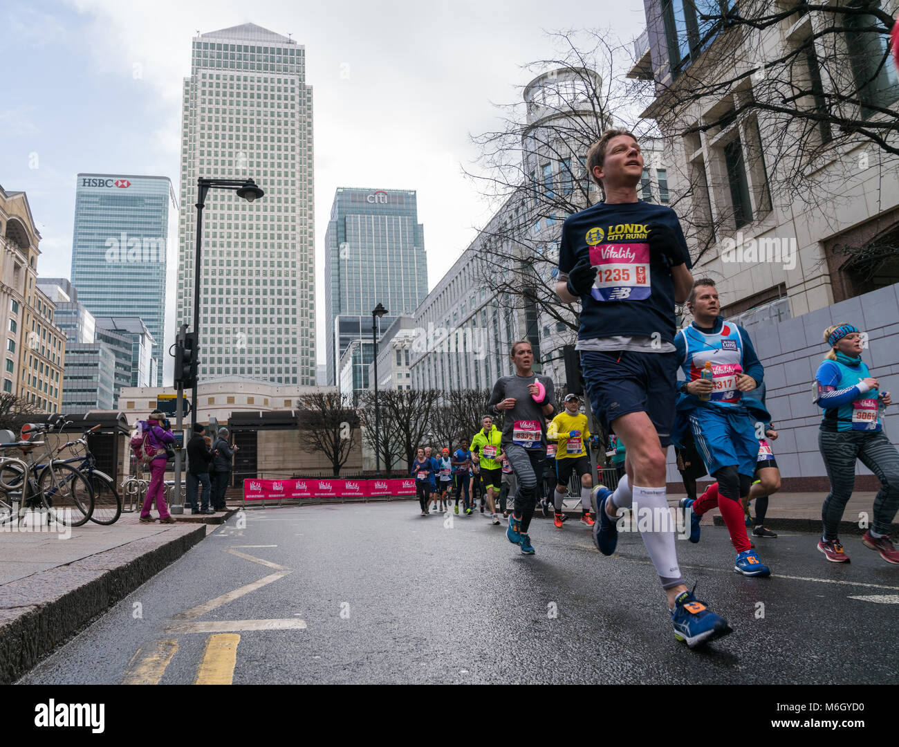 The london marathon canary wharf hi-res stock photography and images ...