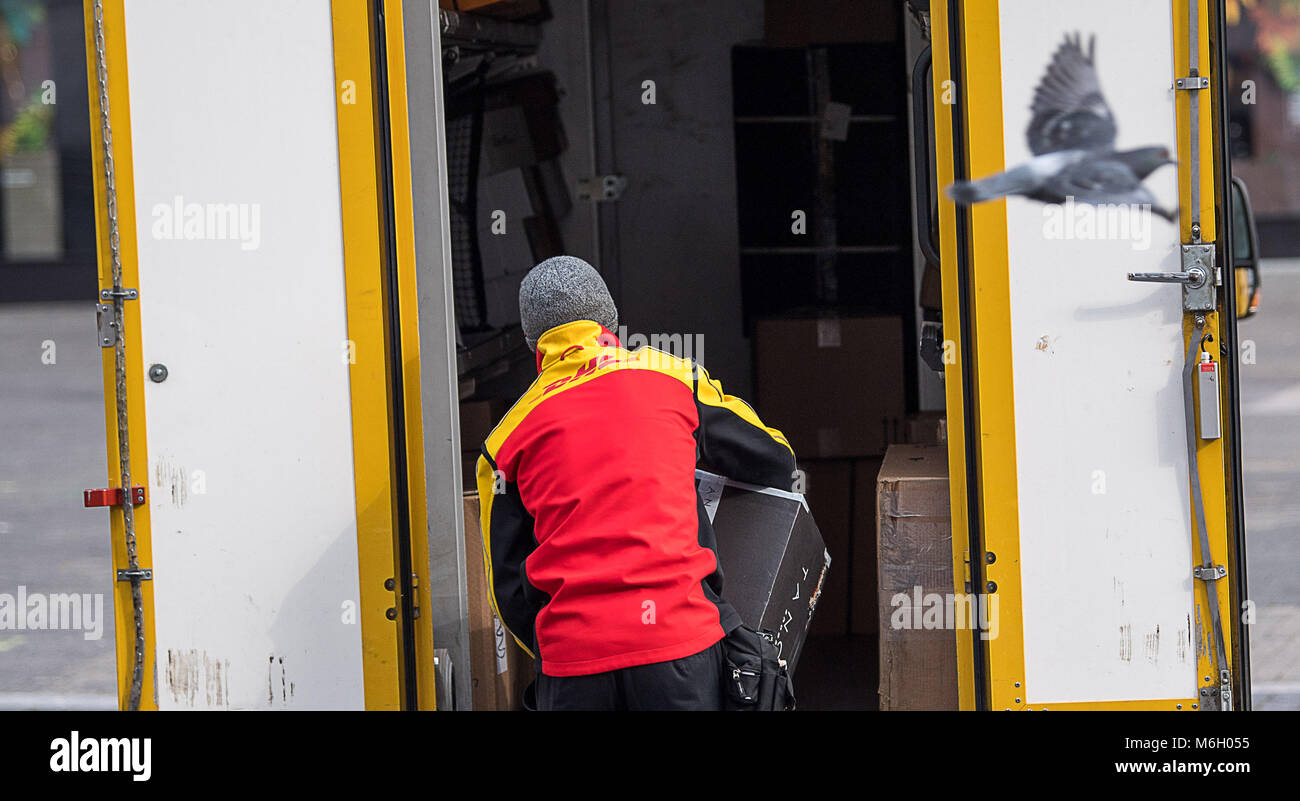 Dhl delivery man hi-res stock photography and images - Alamy