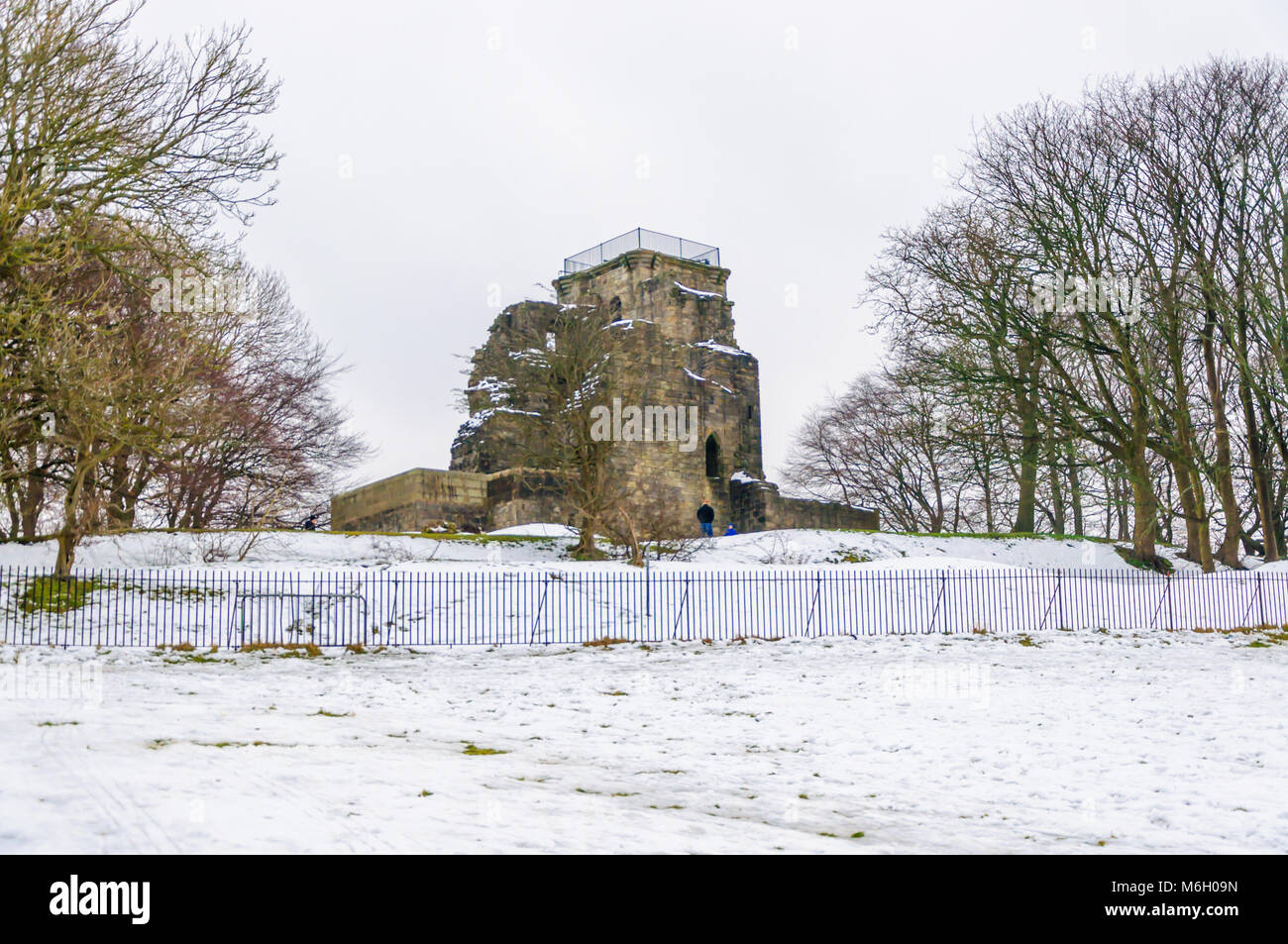 Crookston castle war hi-res stock photography and images - Alamy