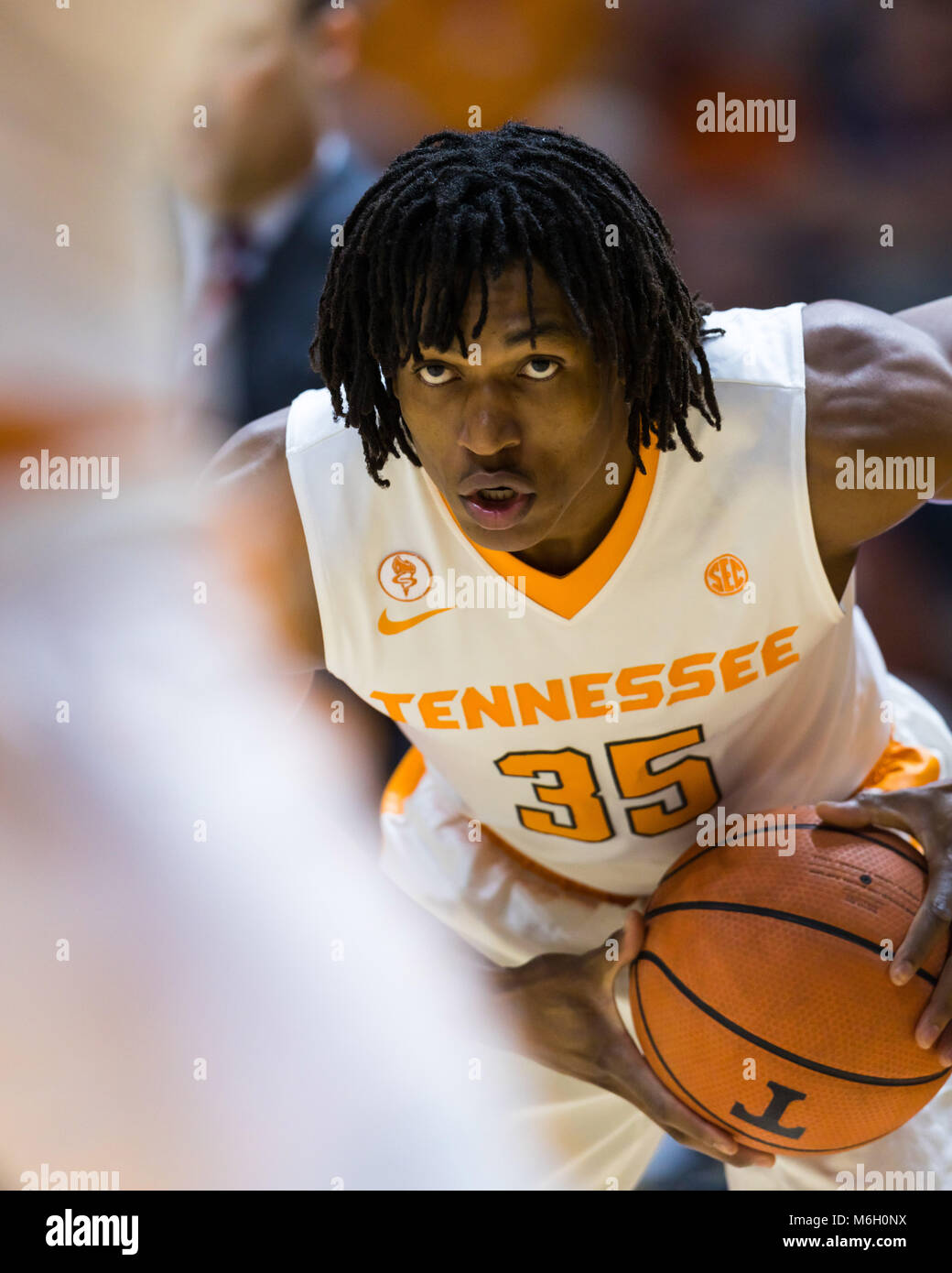 March 3, 2018: Yves Pons #35 of the Tennessee Volunteers looks to pass ...